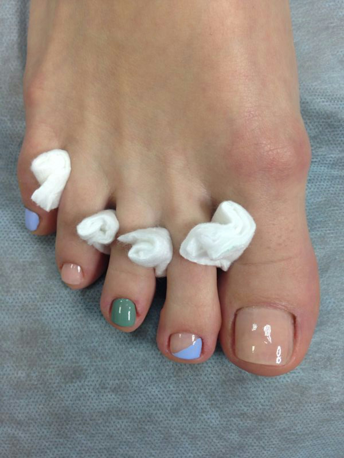 how to draw baby feet on nails