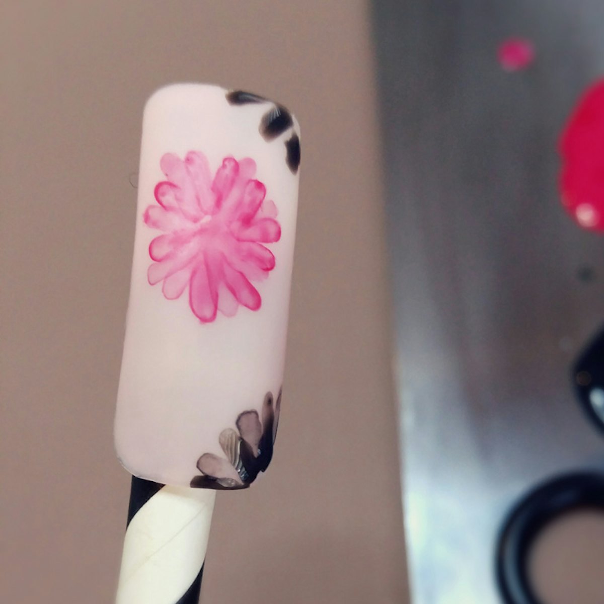 how to draw flowers on nails